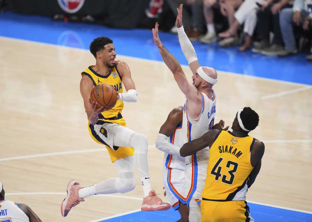 Pacers stun Thunder 111-110 in Game 1