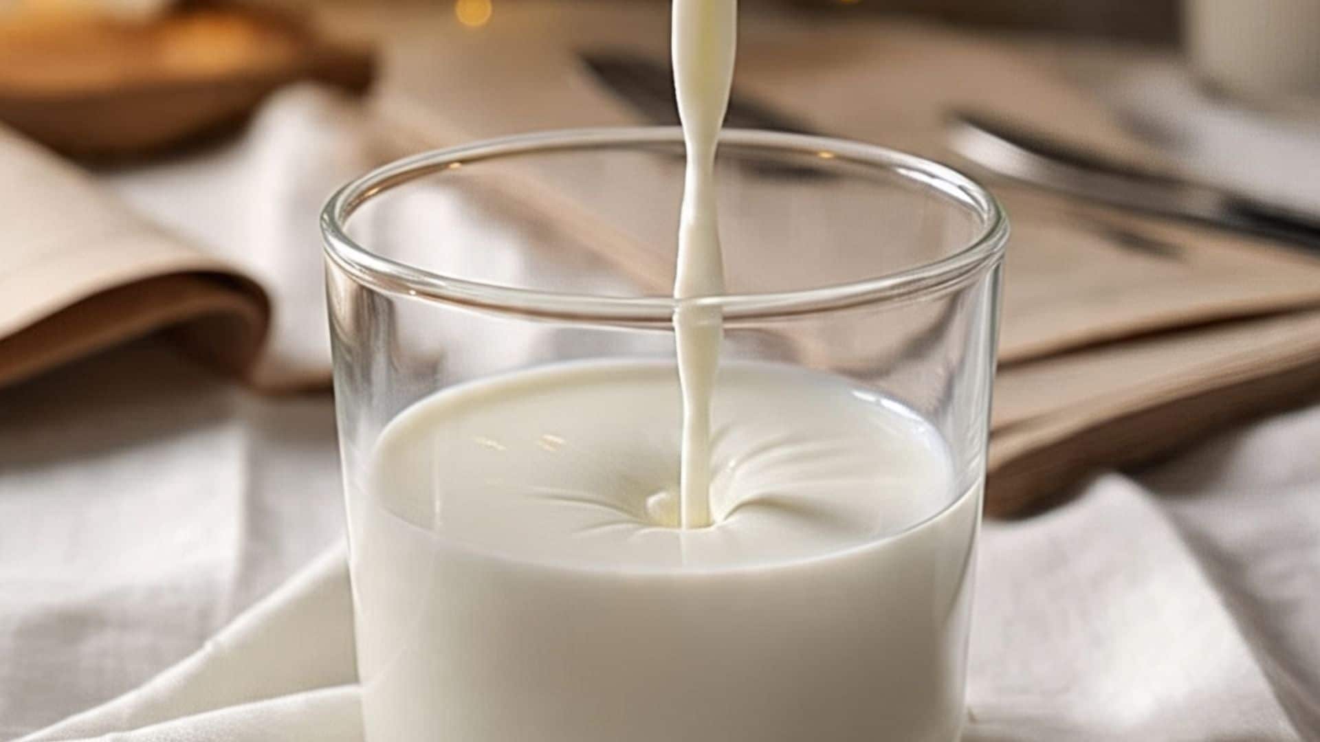 Morning or Night? Experts reveal the best time to drink milk