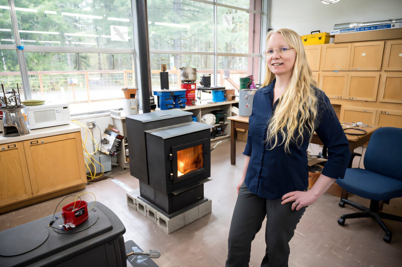 New technologies help wood-burning stoves burn more efficiently ...