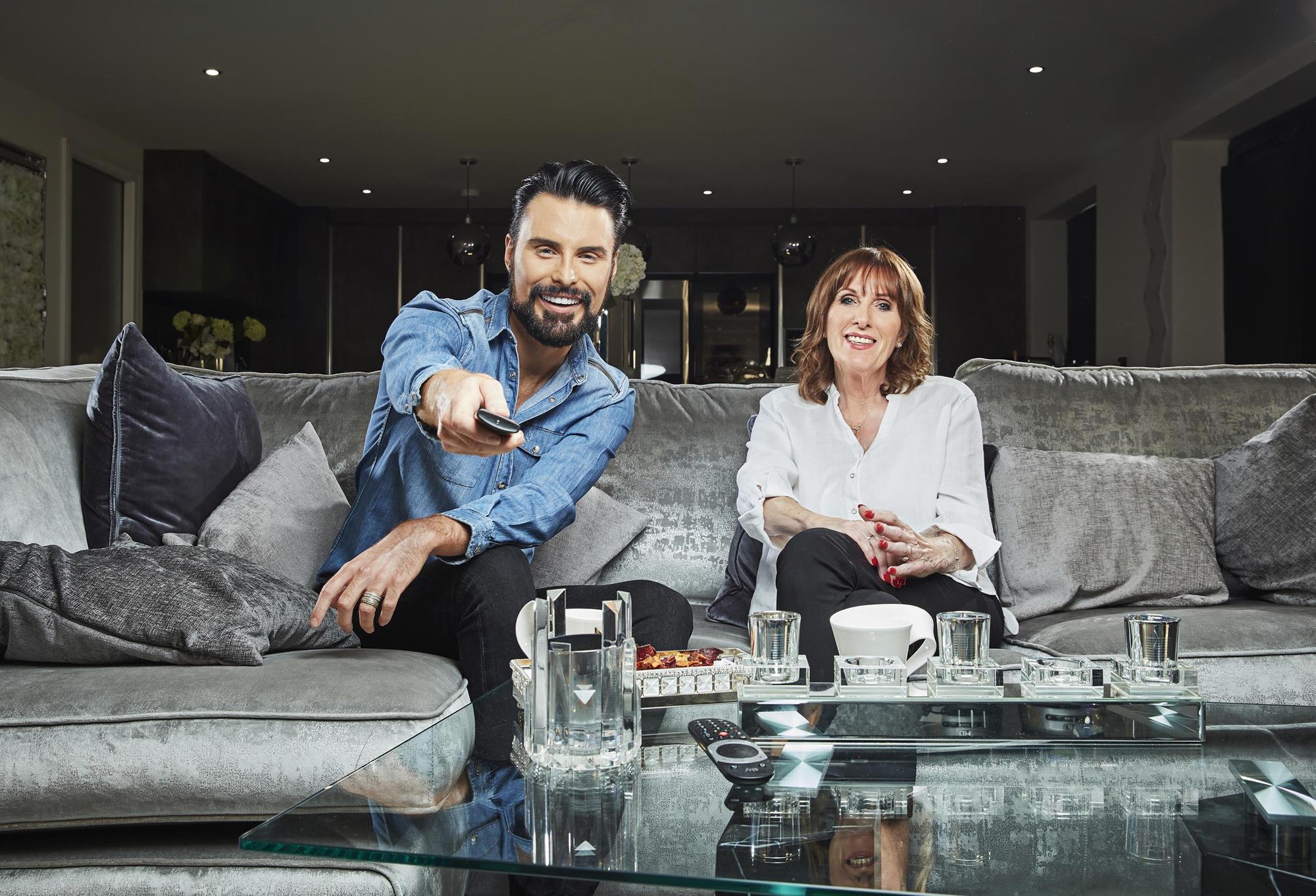 Who is in the cast of Celebrity Gogglebox? Full line-up for series 7 on ...