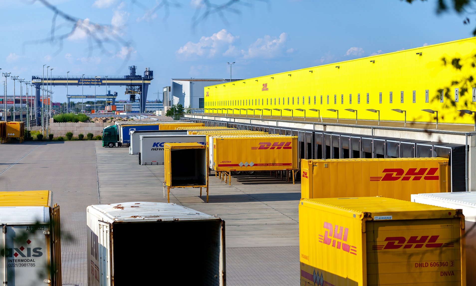 At least 12 injured at German DHL centre after 'white powder' is found ...