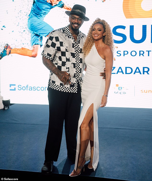 Kate Scott stuns alongside boxing trainer husband at awards ceremony