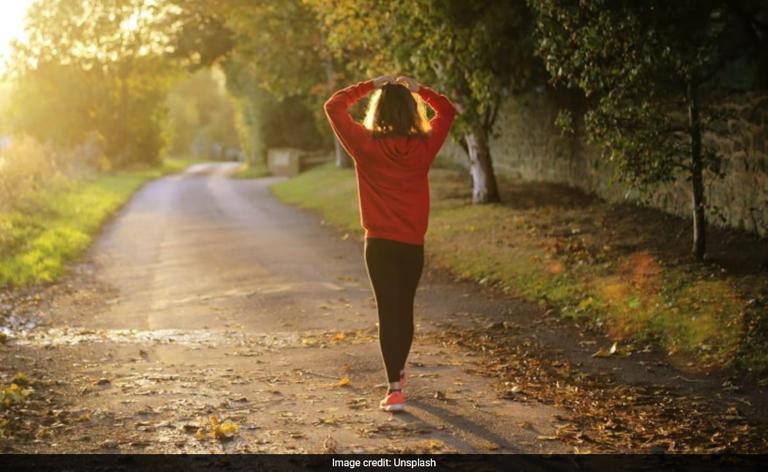 10 Health Benefits Of Walking Backwards Daily