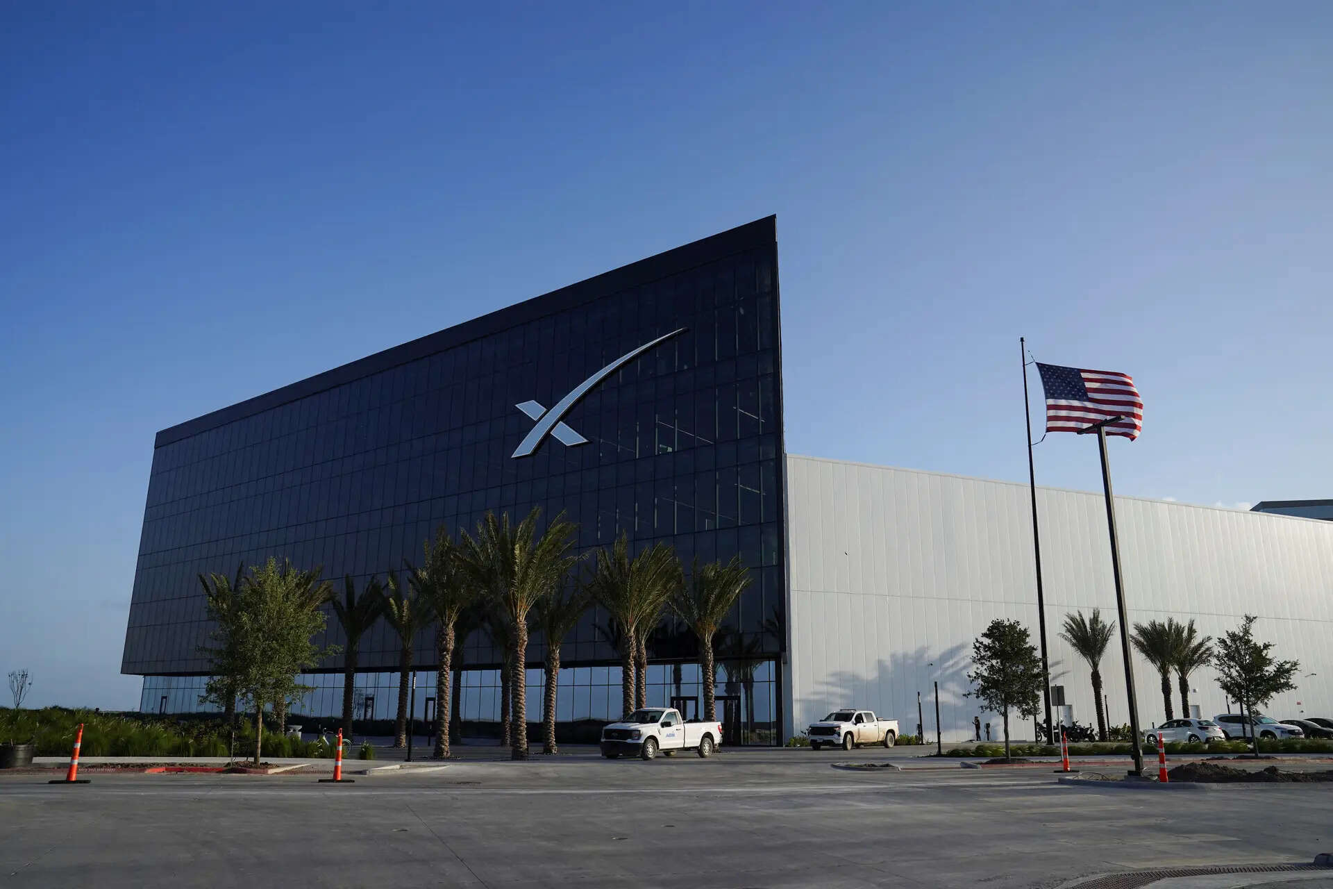 Elon Musk’s SpaceX faces $22 billion contract threat amid feud with ...