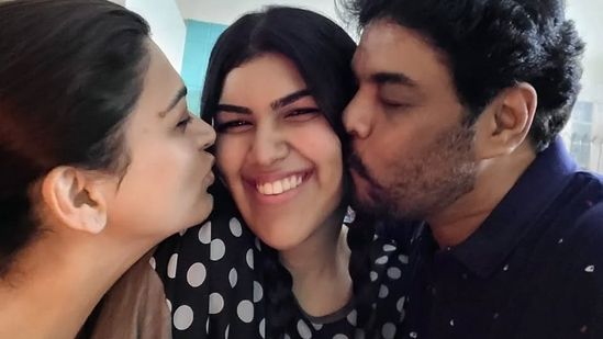 Khushbu Sundar thanks Mani Ratnam for crediting daughter as AD in Thug ...