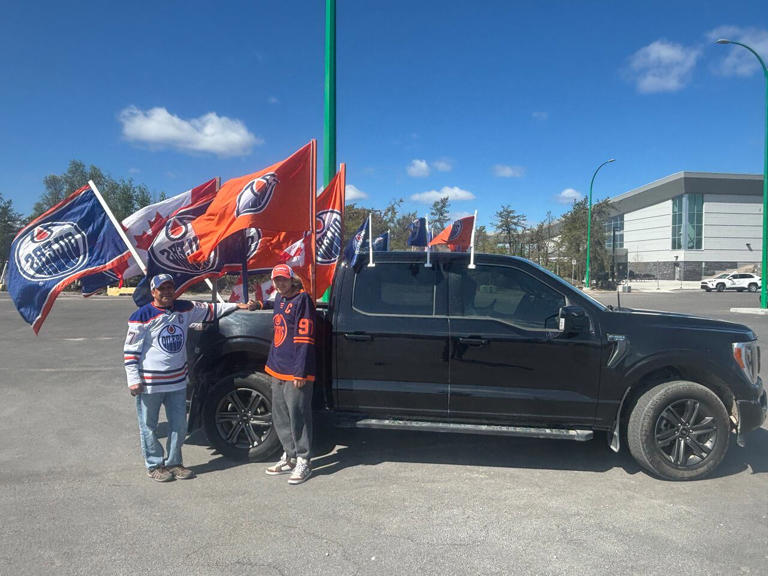 'Let's go Oilers!': Whatı̀, N.W.T., spreading hockey cheer during ...