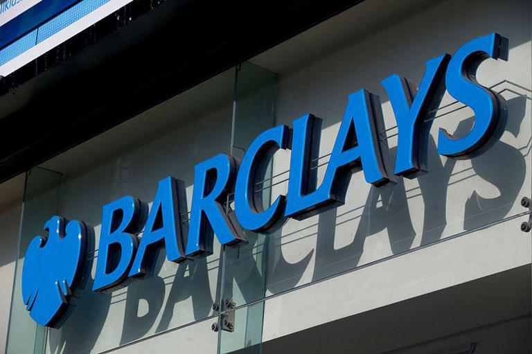 Barclays bank 'red flag' alert issued as customers lose money from accounts