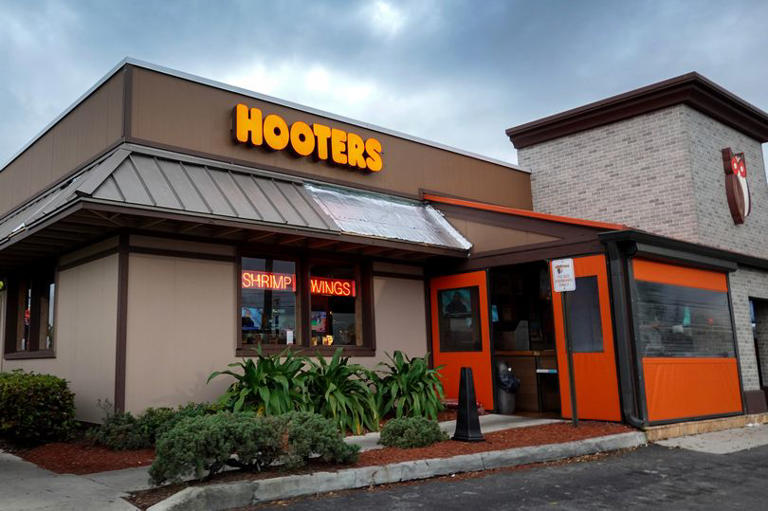 Full list of at least 30 Hooters restaurants suddenly closed across ...