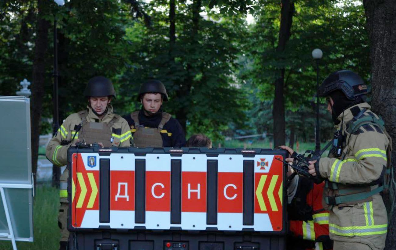 Russian massive attack kills 3 and injures 40 people in Ukraine ...