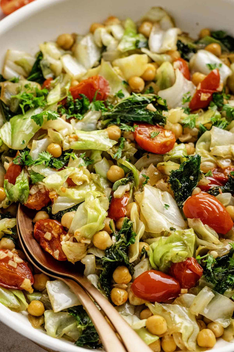 Spicy Sauteed Cabbage, Kale and Chickpeas Skillet (Vegetarian)