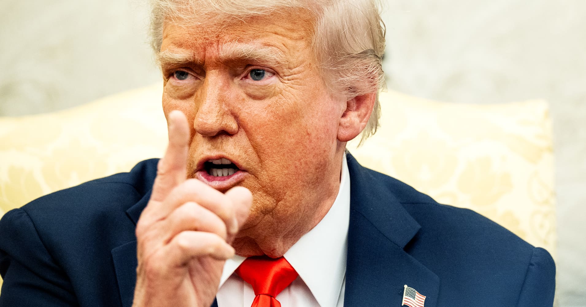 Trump presses Fed chief Powell to cut interest rate by full point ...