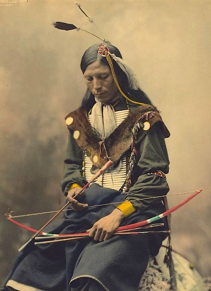 These 32 Striking Images Captured Native American Men More Than 100 ...