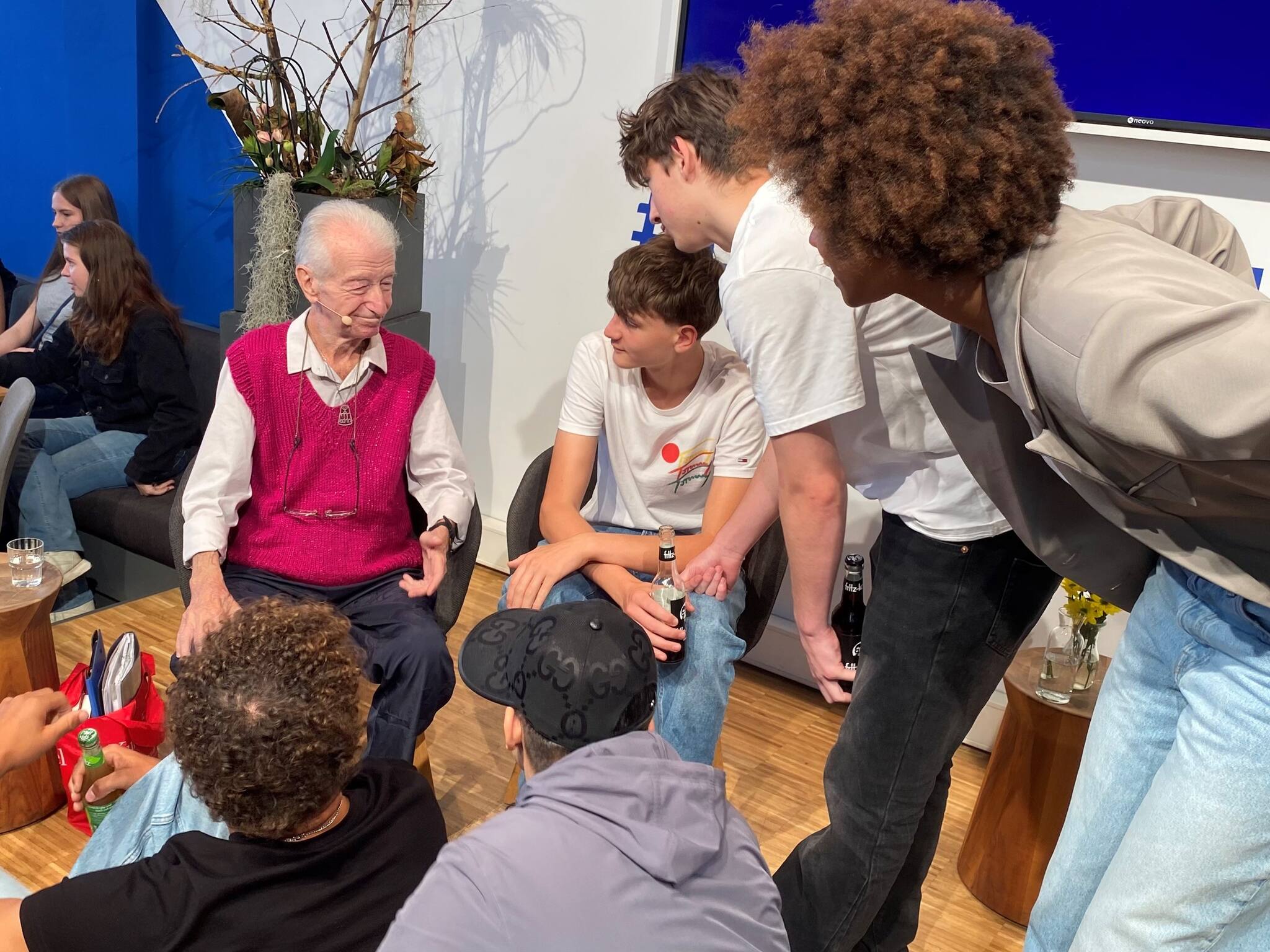 Gidon Lev in Berlin: Wie ein 90-jähriger Holocaust-Überlebender TikTok ...