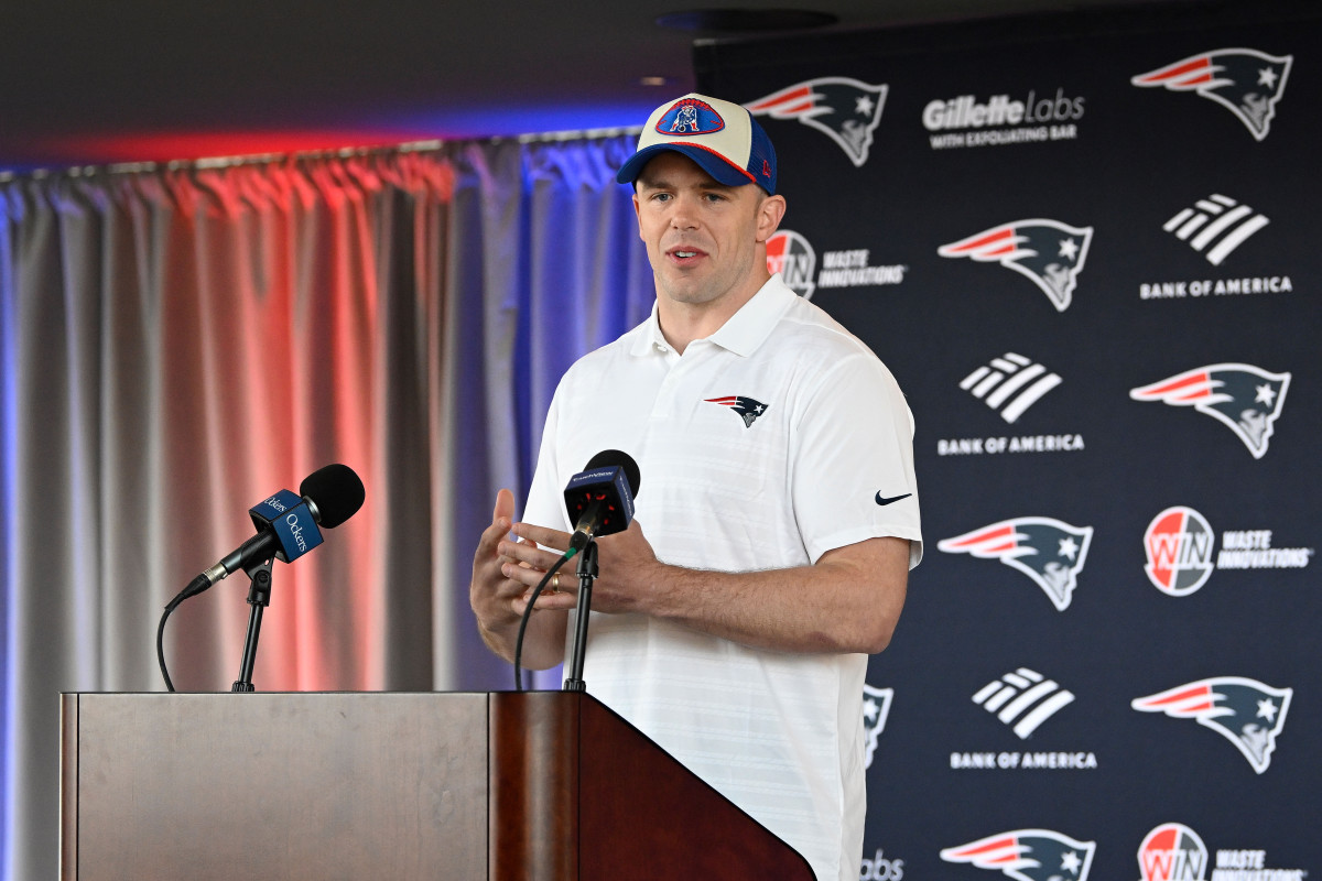 Patriots Newcomer Assisting With Playcalling Duties