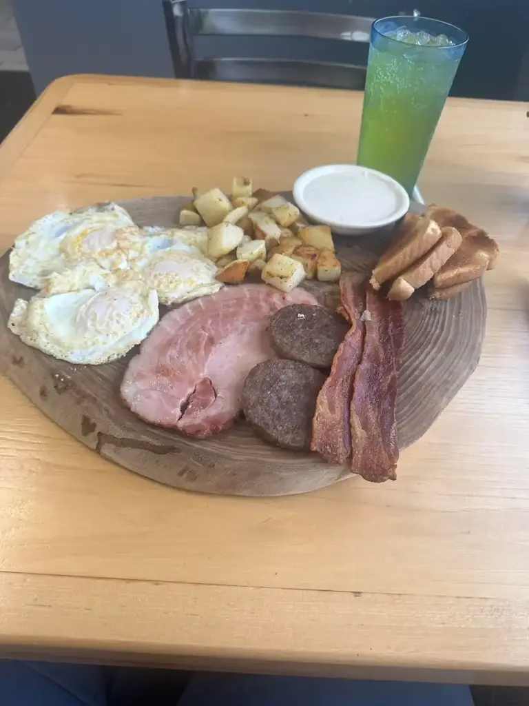 35 Ridiculous Dishes Served On Anything But A Plate (June 6, 2025)