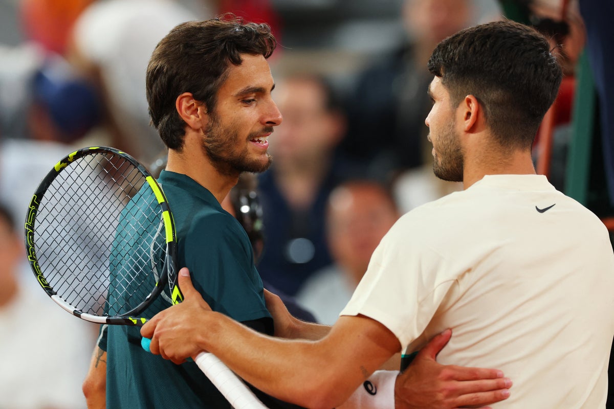 Angry Carlos Alcaraz out of trouble as Lorenzo Musetti retires from ...