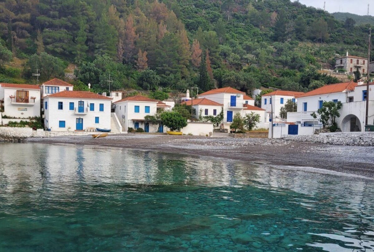 Πας σε 4 ώρες με αμάξι: Το κρυμμένο διαμάντι με την πεντακάθαρη θάλασσα ...