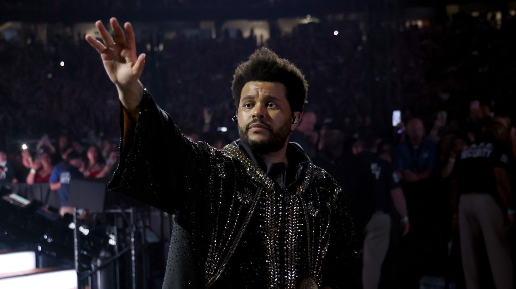 The Weeknd Embraces Full-Fledged Pop Star Status During 2-Night Chicago ...