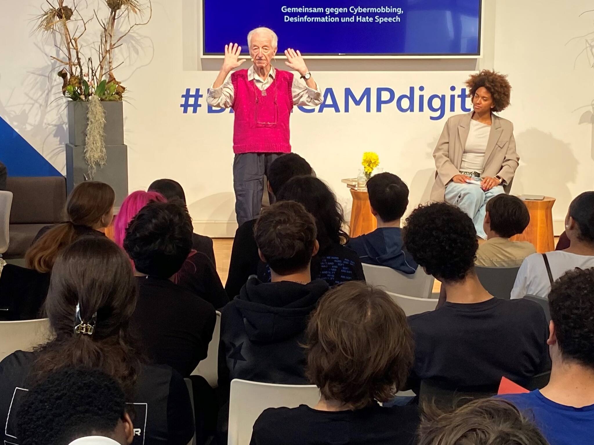 Gidon Lev in Berlin: Wie ein 90-jähriger Holocaust-Überlebender TikTok ...