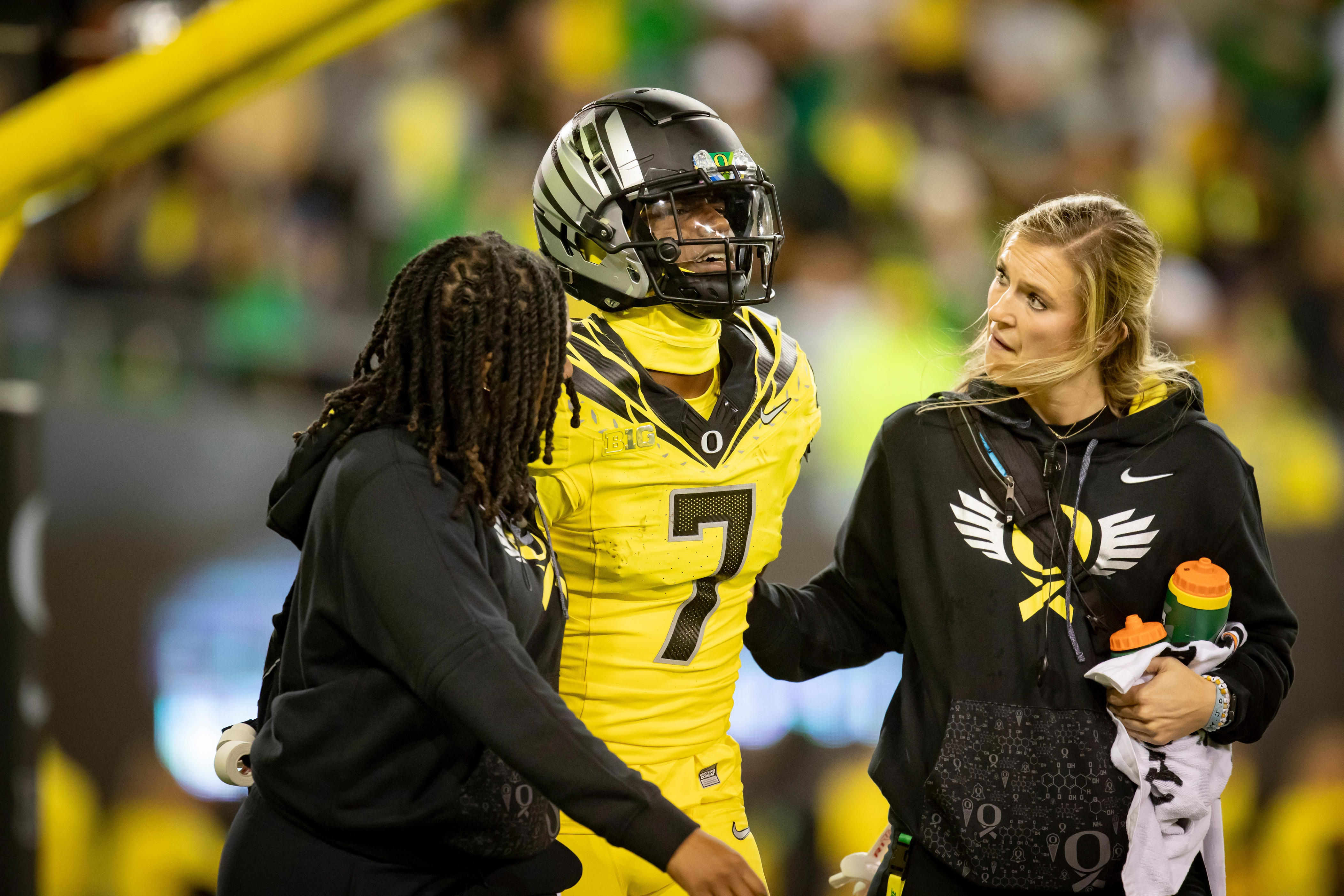 Oregon Ducks express sympathy in wake of injured WR Evan Stewart