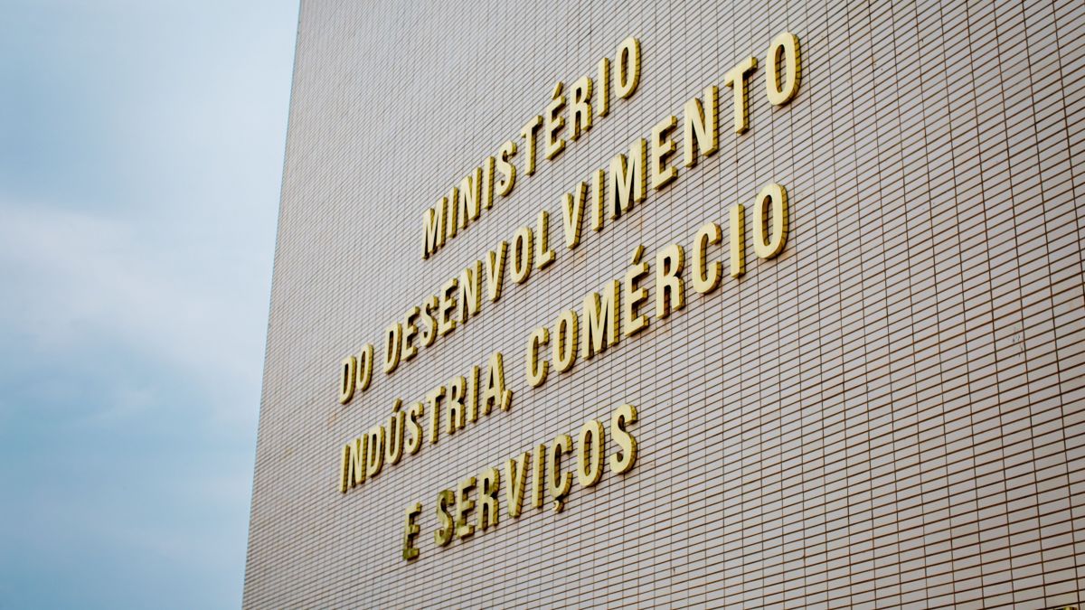 MDIC lança painel com informações sobre comércio exterior de serviços