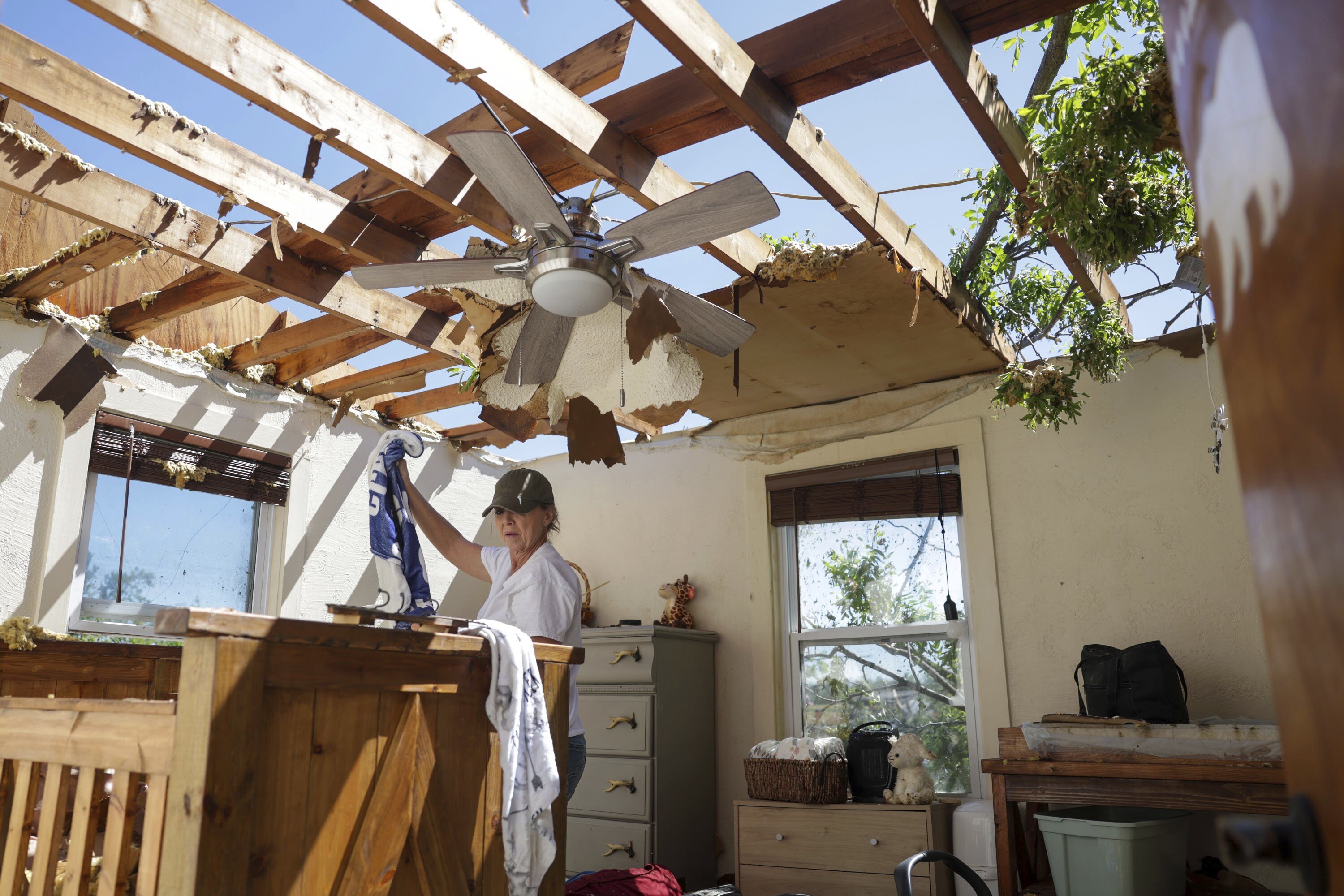 Strong tornadoes batter Texas as severe weather spreads east