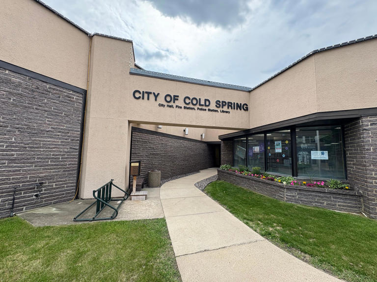 Semi-truck tips over on Highway 23 in Cold Spring, sending Long Prairie ...