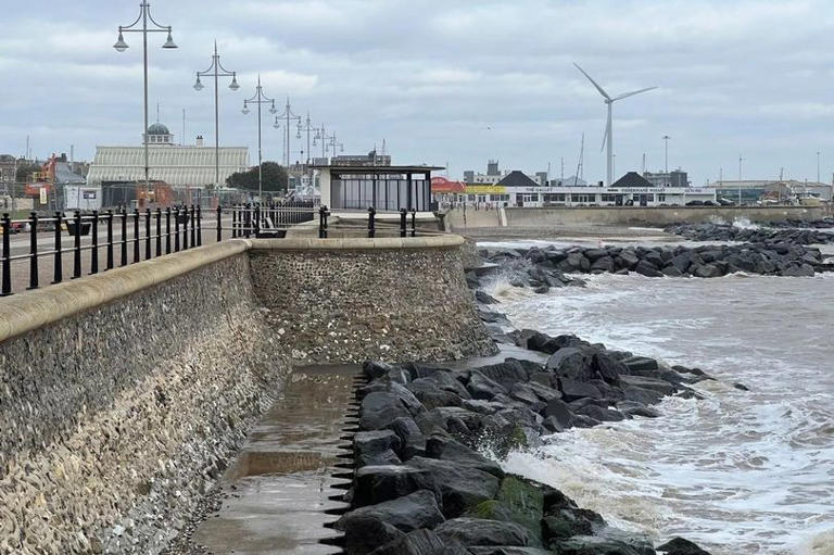 Beloved mum drowned after slipping and getting head stuck between sea ...