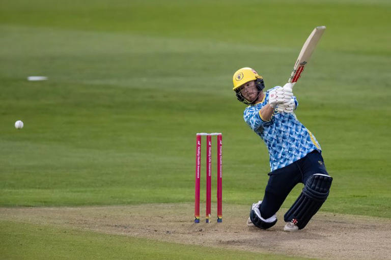 Yorkshire collapse and Alex Davies knock kickstart Bears' T20 Blast ...