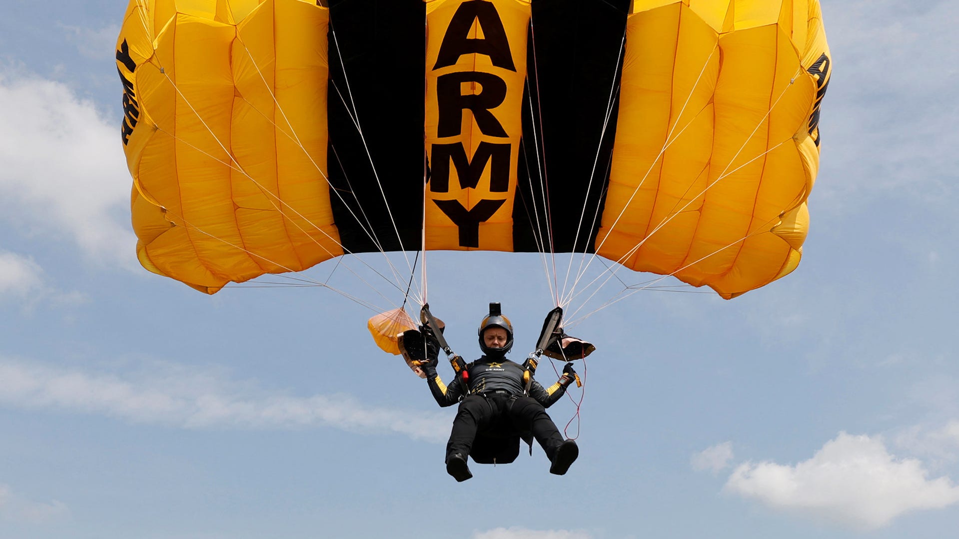 Watch: Tanks, fighting vehicles head to DC for Trump's military parade