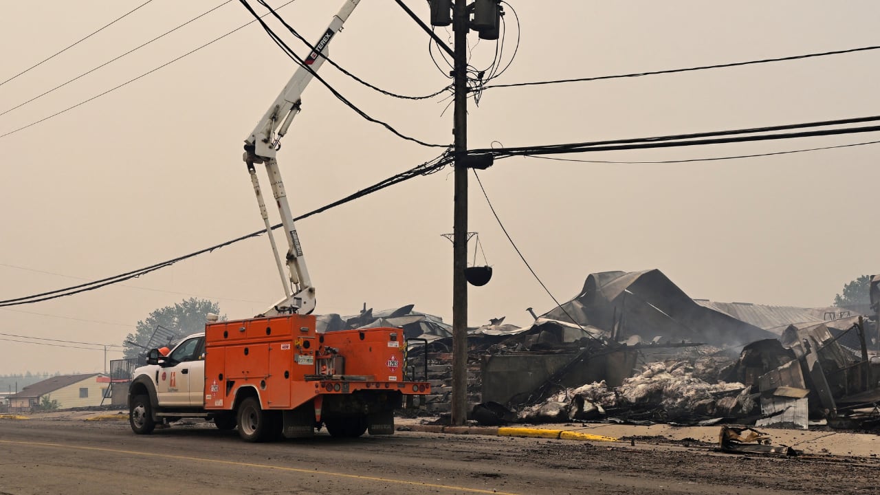 Rapidly moving wildfire triggers evacuation orders for La Ronge, Eagle ...