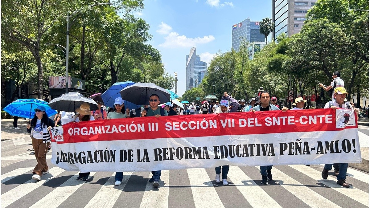 CETEG vandaliza Torre Bienestar en marcha de CNTE; Segob condena actos ...