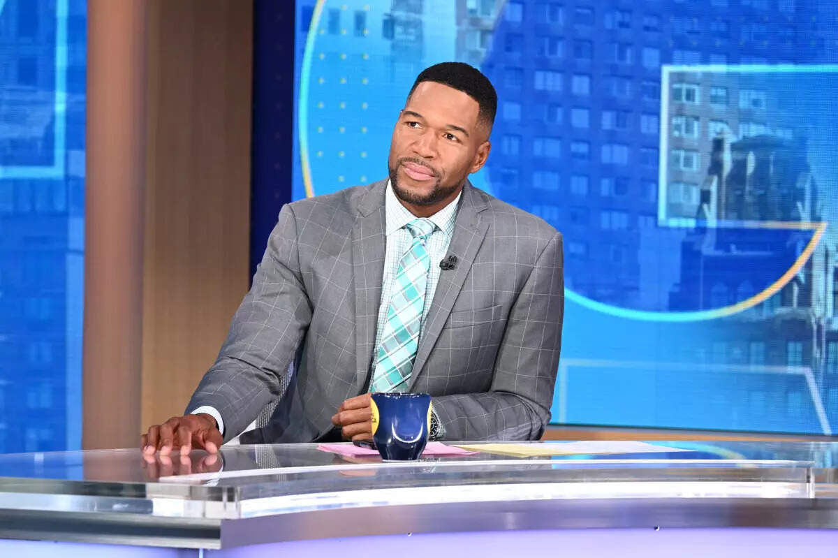 Michael Strahan stands by ESPN host Jay Harris during a heartbreaking ...