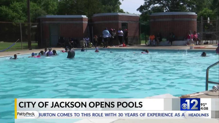 Jackson neighbors enjoy community pools during summer months