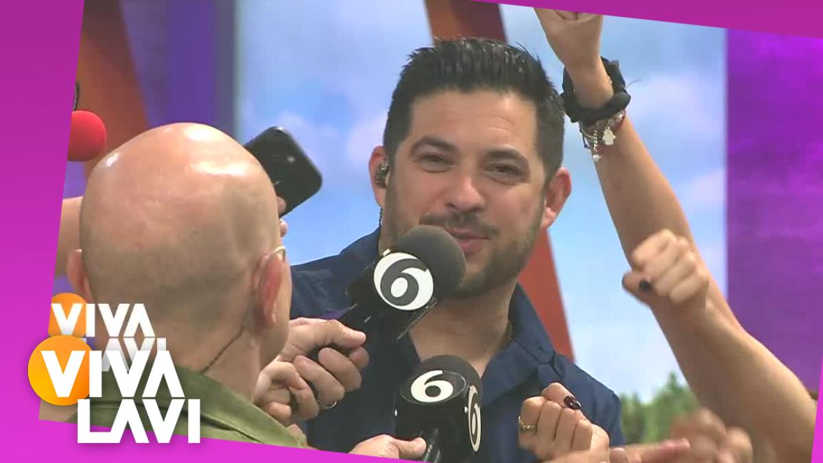Carlos Posadas regresa de su viaje y así lo reciben en 'Vivalavi'