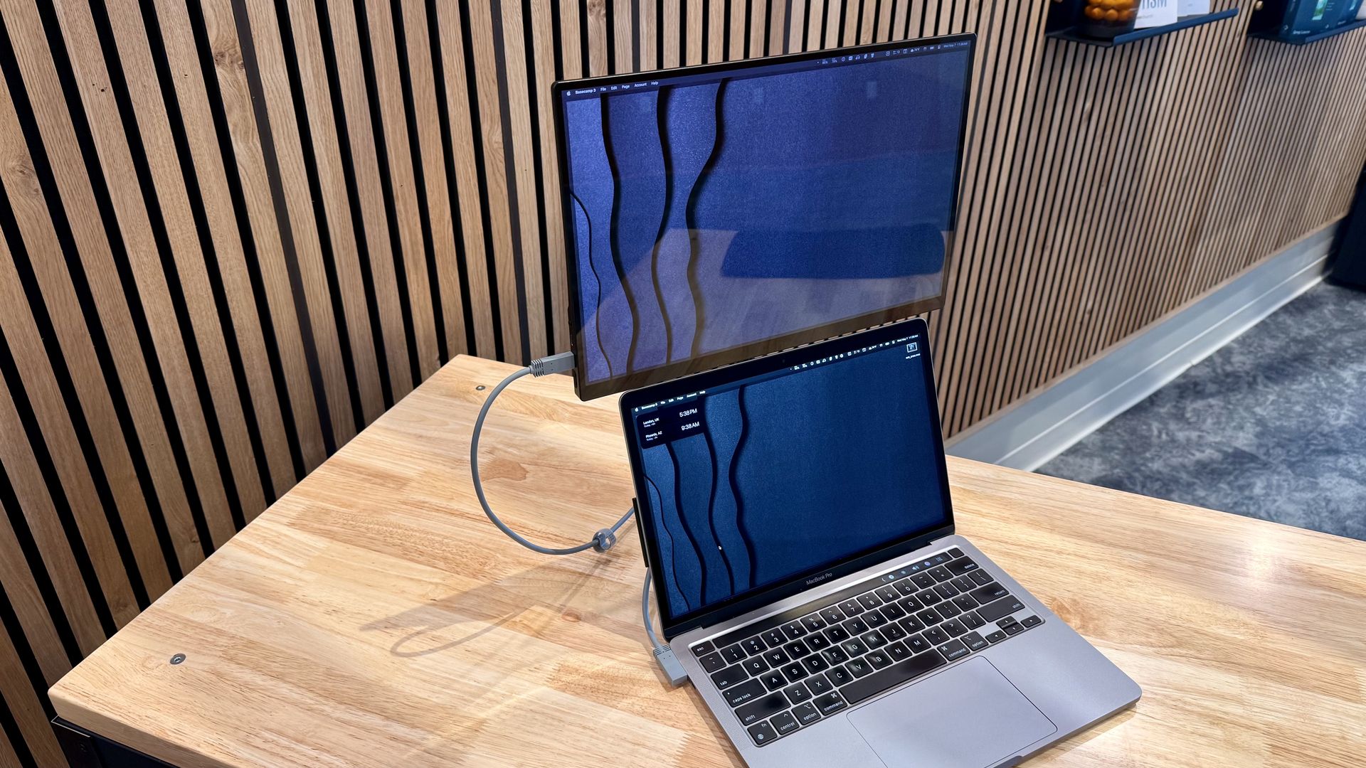 Tern Setups 16-inch 4K OLED portable monitor review