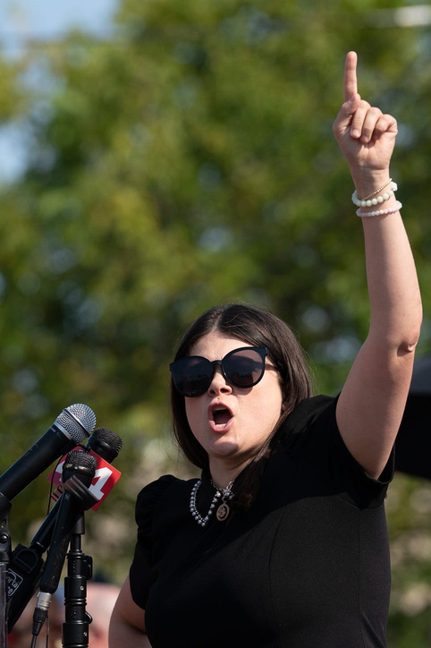 Poll reveals frontrunner in crucial Senate race