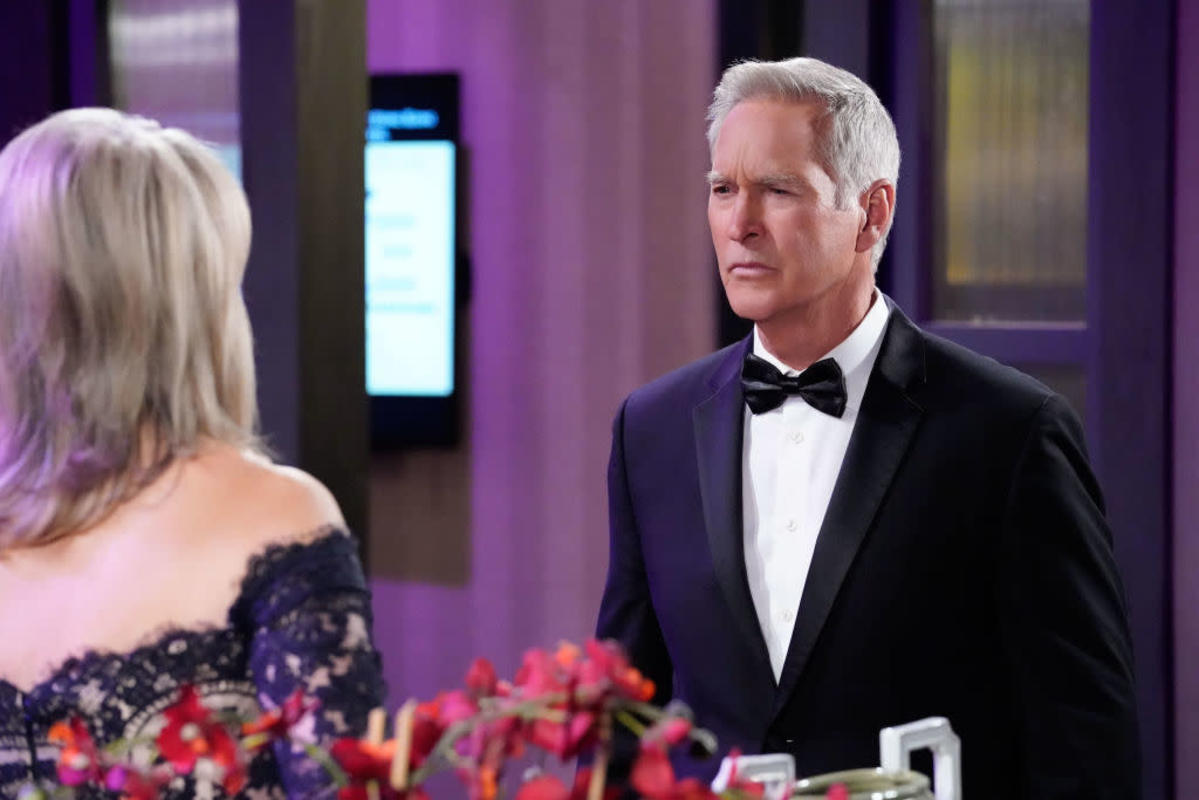 'Days of Our Lives' First Look at John Black's Funeral