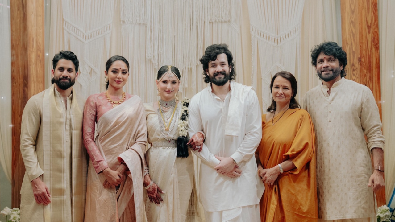 Naga Chaitanya, Sobhita Dhulipala Pose With Newlyweds Akhil, Zainab ...