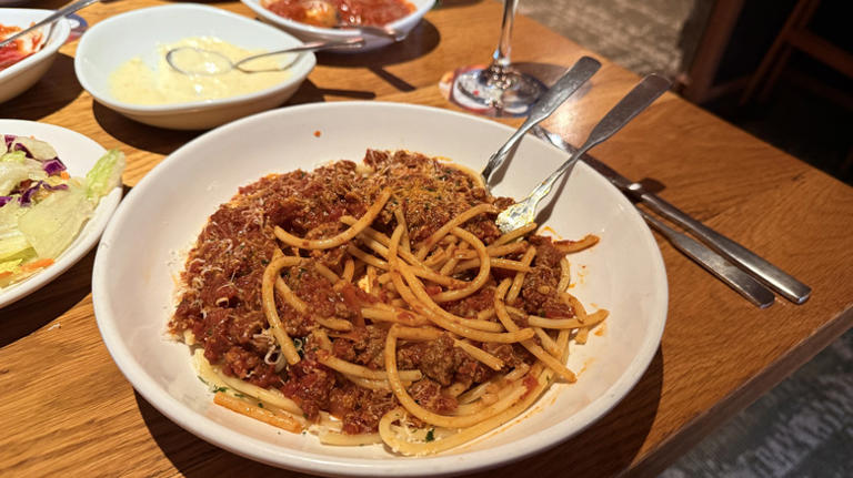 I Tried Olive Garden's New Spicy Three Meat Sauce, And It's A Total ...