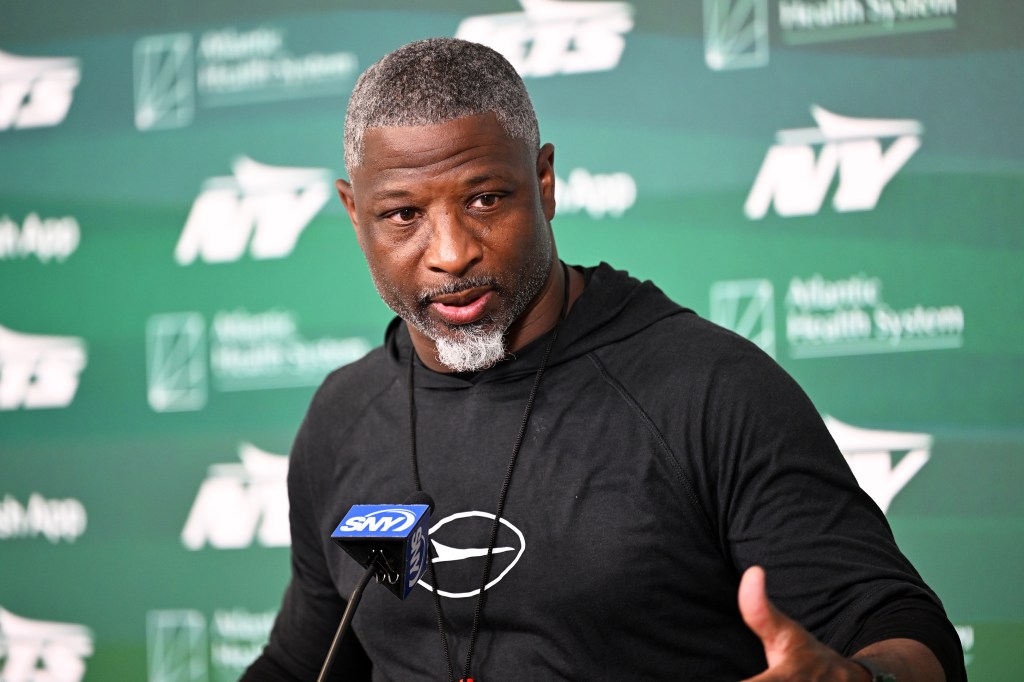 Jets’ Quincy Williams already ‘challenged’ by Aaron Glenn after taking ...