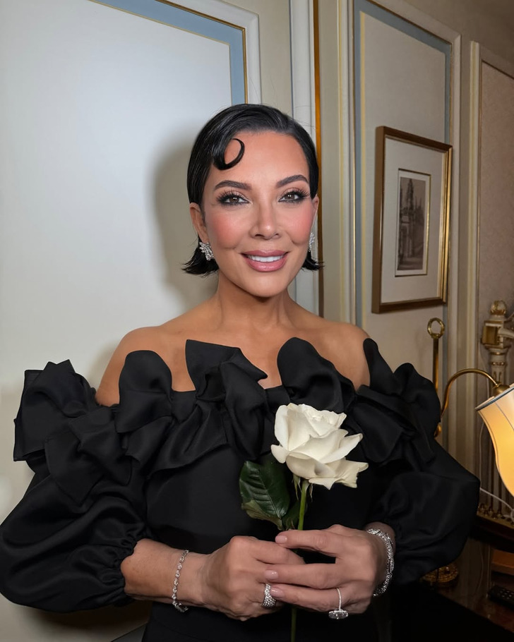“Looks Like Kim,” Kris Jenner’s New Look Goes Viral and Experts Point to One Main Secret