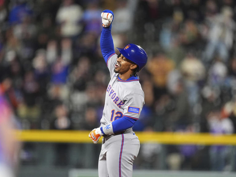 Lindor comes through as pinch hitter in 9th on broken toe, hits 2-run ...