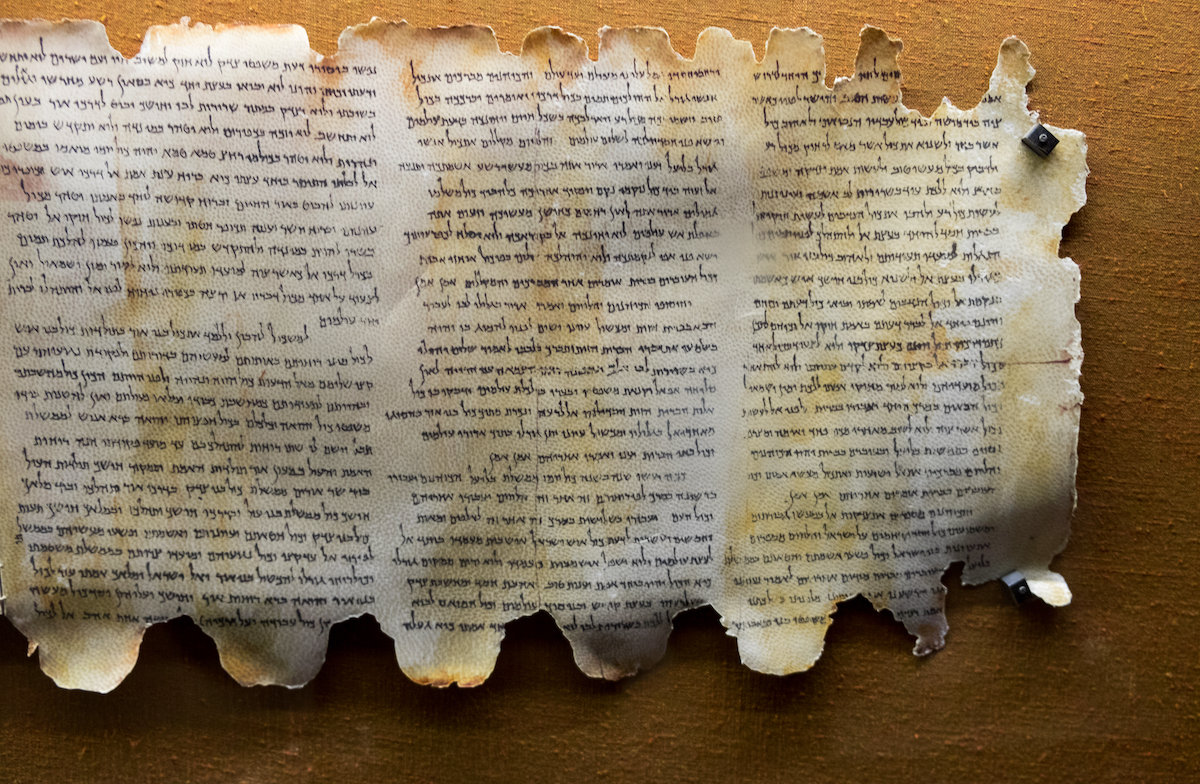 AI and Radiocarbon Dating Redraw the Timeline of the Dead Sea Scrolls ...