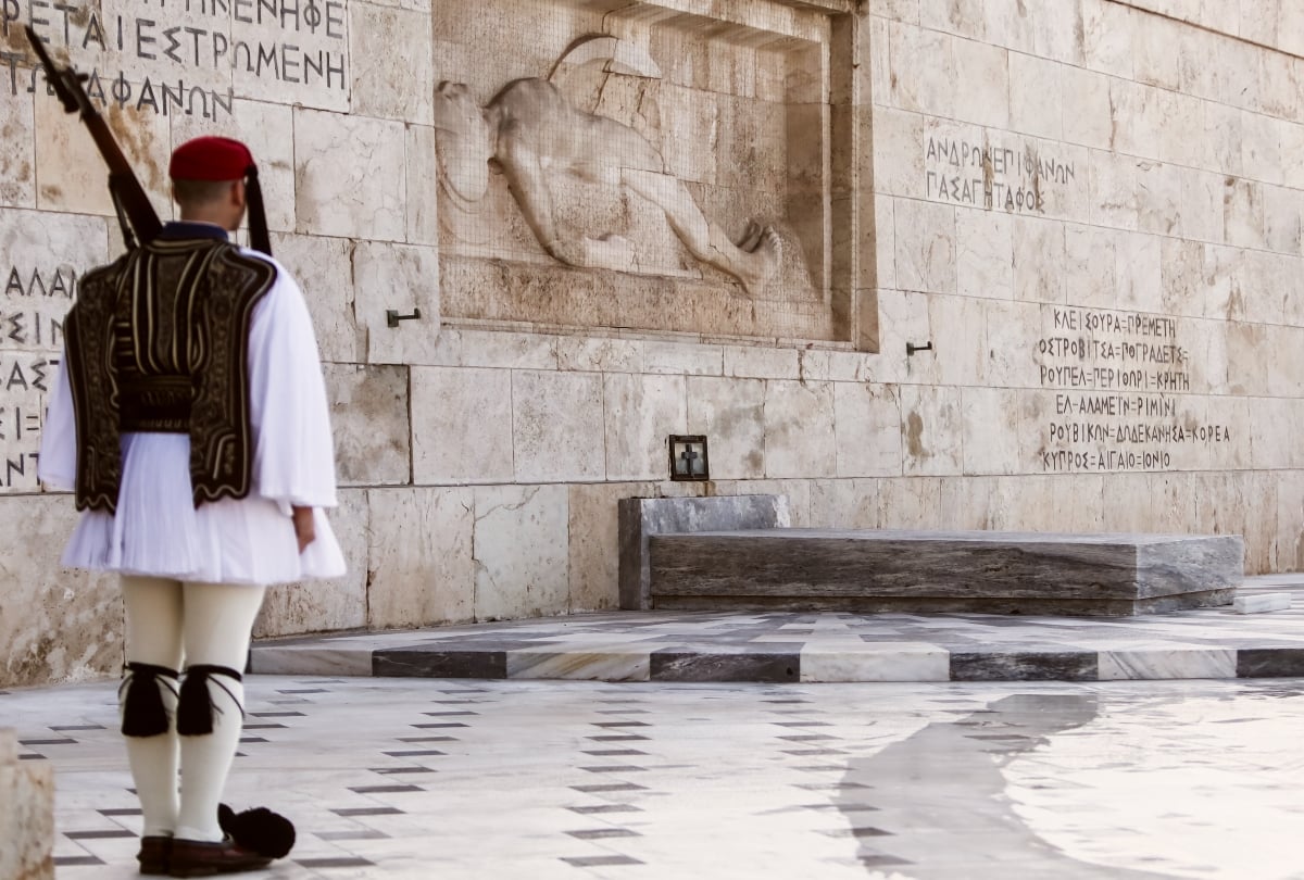 Κι όμως, είχαν «βεβηλώσει» το Μνημείο του Άγνωστου Στρατιώτη