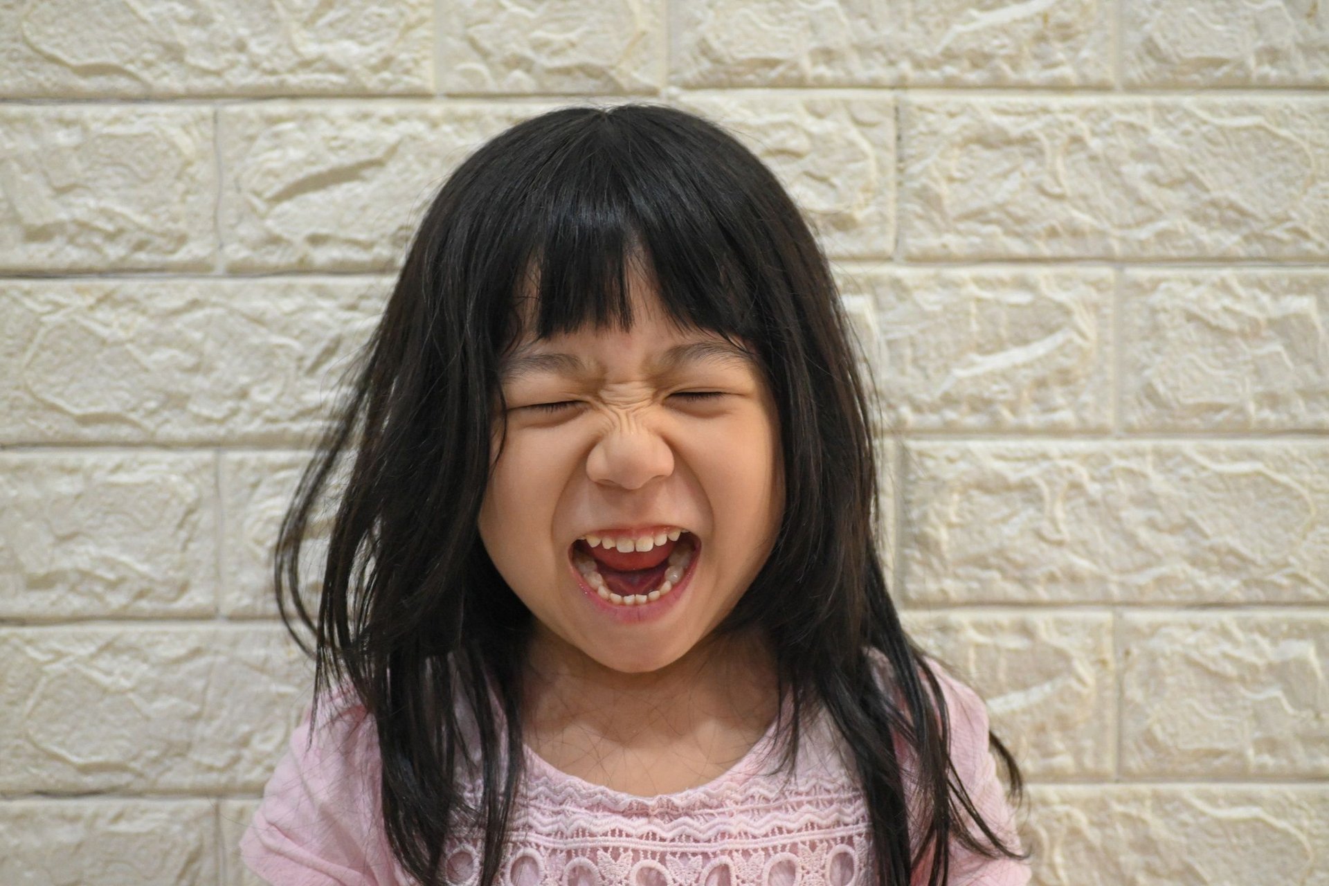 Müde Eltern, starke Kinder: Die Schattenseite der bedürfnisorientierten Erziehung