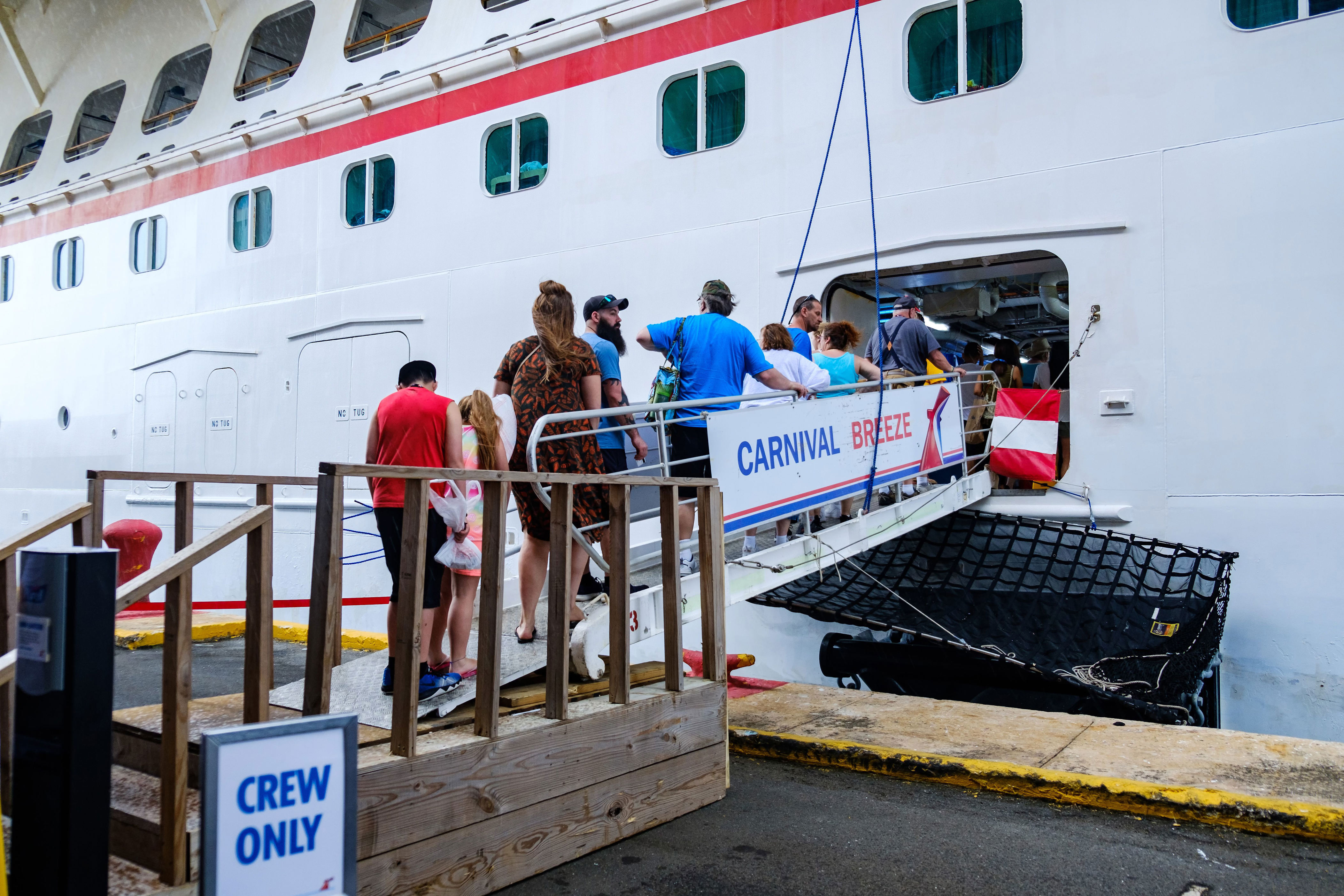 Carnival Cruise Line Applauded By Guests For New $500 Fine On "Annoying ...