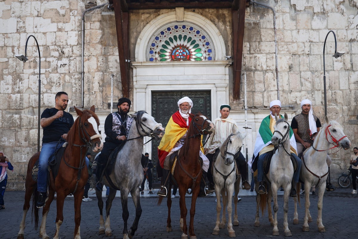 Musulmanes españoles cabalgan por antigua ruta del Haj desde Andalucía ...