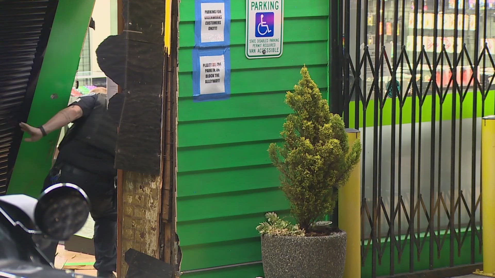 Surveillance video shows suspects repeatedly ramming car into Seattle ...