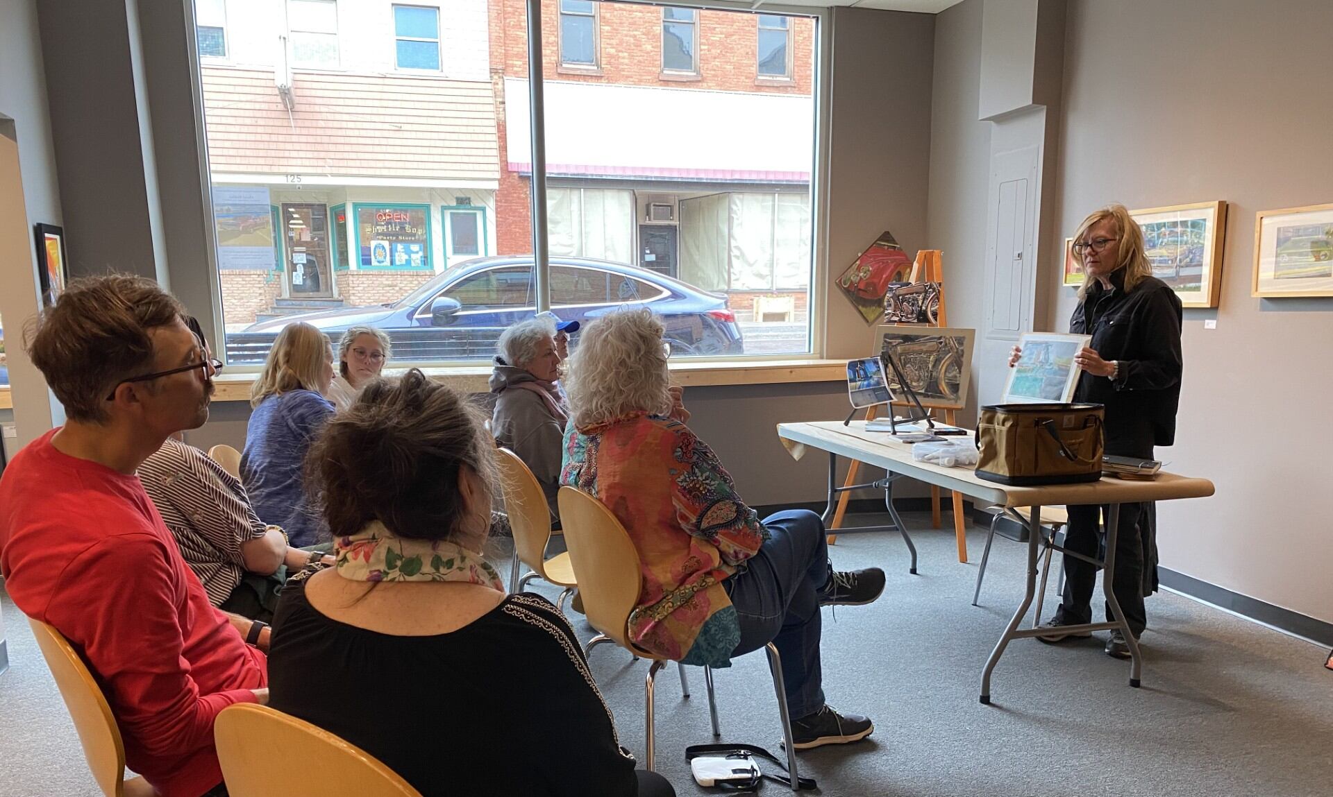 Automobile artist holds live art demonstration, exhibit now open in Hancock